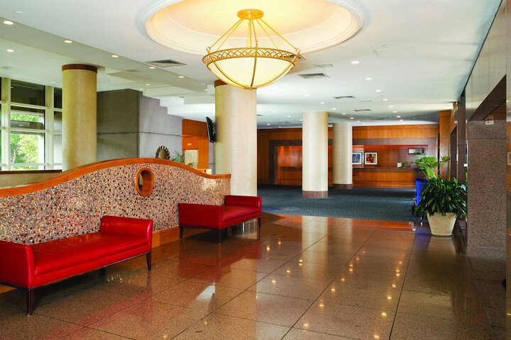 DoubleTree by Hilton Tulsa Warren Place Tulsa | Bookonline.com