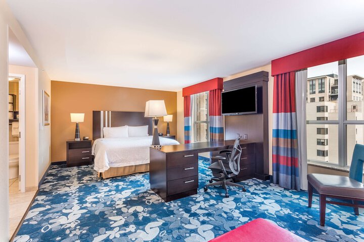Hampton Inn & Suites Madison / Downtown Madison | Bookonline.com