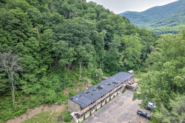 Heart of the Valley Motel Maggie Valley | Bookonline.com