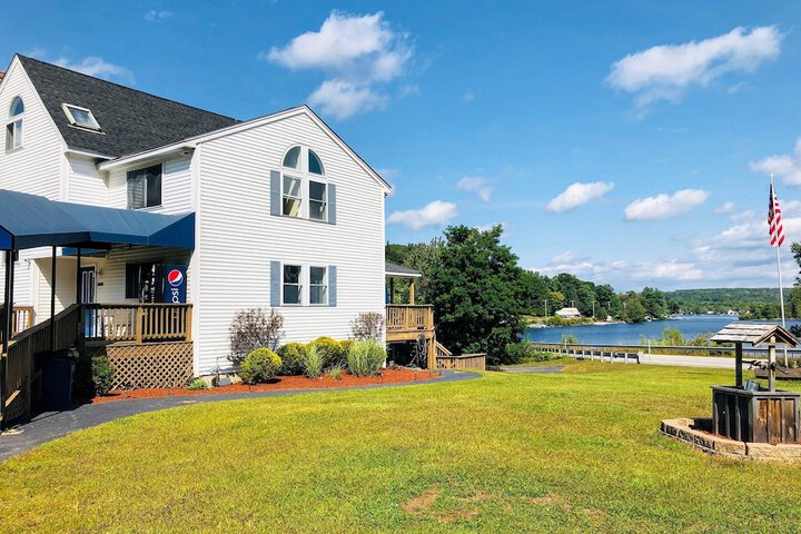 Winnisquam Lake Inn Tilton | Bookonline.com