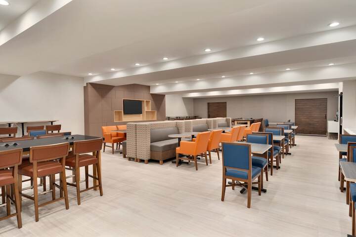 Holiday Inn Express Jamaica JFK AirTrain NYC an IHG Hotel Jamaica ...