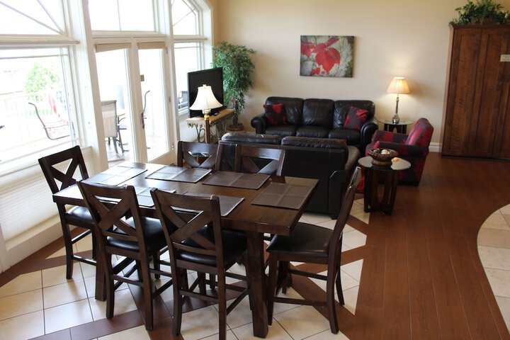 Riverwalk Place Resort & Spa Gladwin | Bookonline.com