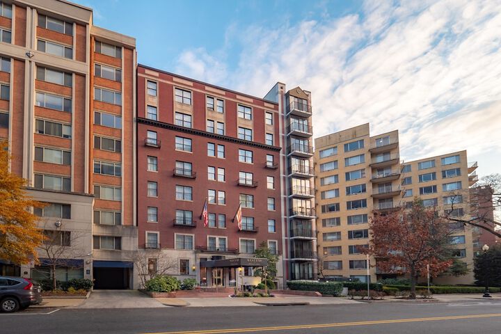 West End Washington Dc Tapestry Collection By Hilton Washington