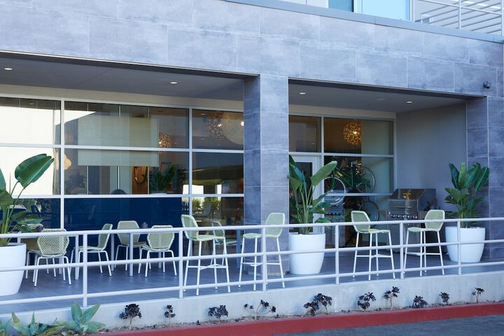 Element Irvine Irvine | Bookonline.com