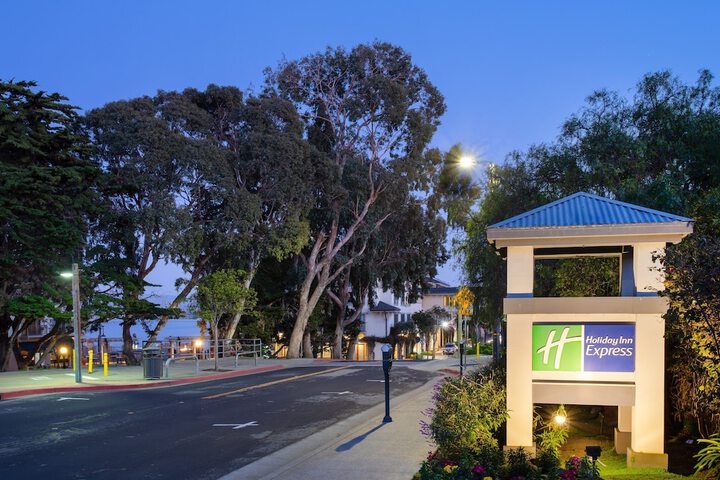 Holiday Inn Express Monterey Cannery Row an IHG Hotel Monterey ...