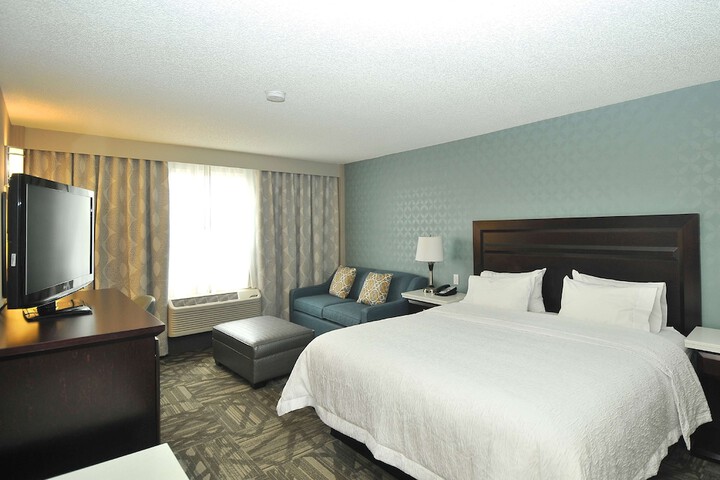 Hampton Inn & Suites by Hilton Calgary Airport Calgary | Bookonline.com