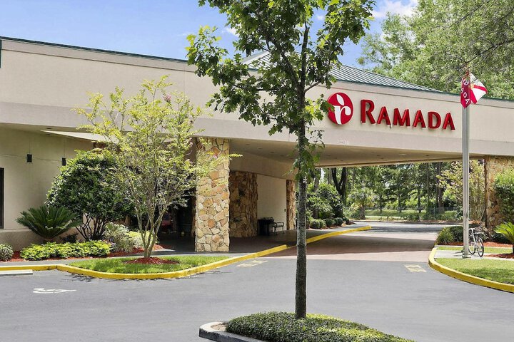Ramada Hotel & Conference Center by Wyndham Jacksonville Jacksonville ...