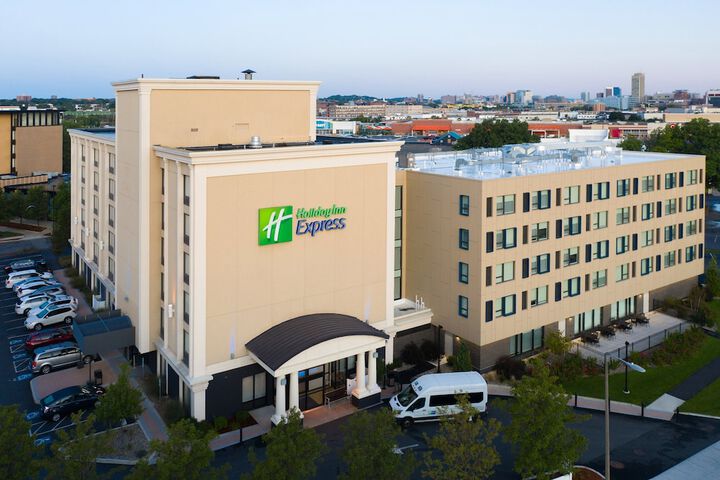 Holiday Inn Express Boston an IHG Hotel Boston | Bookonline.com