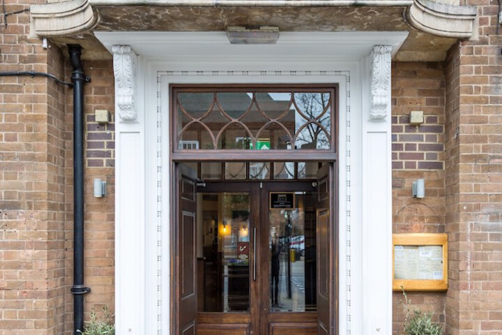 White Hart Newmarket by Marstons Inns Newmarket | Bookonline.com