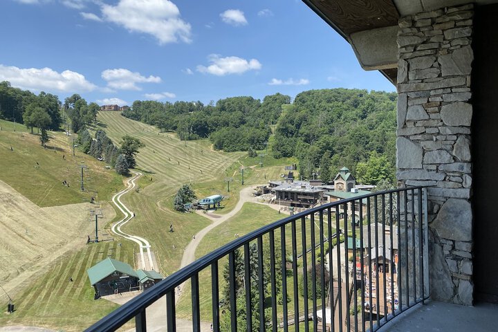 Slopeside Hotel by Seven Springs Resort Champion | Bookonline.com