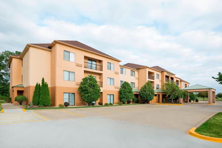 Courtyard by Marriott Springfield Springfield | Bookonline.com