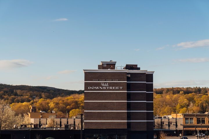 Hotel Downstreet North Adams | Bookonline.com
