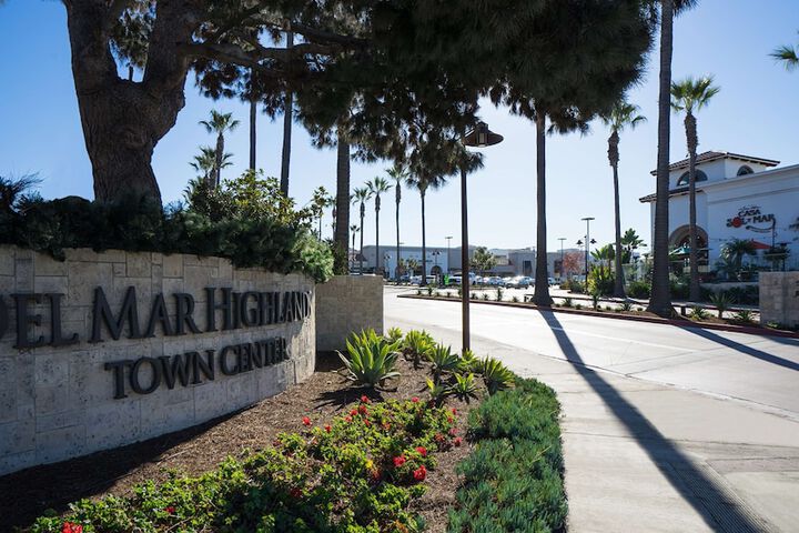 DoubleTree by Hilton San Diego Del Mar San Diego | Bookonline.com