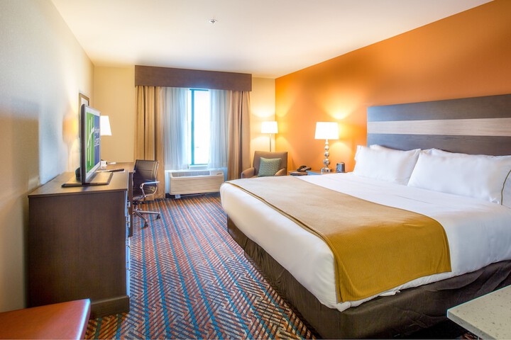 Holiday Inn Express Wichita South an IHG Hotel Wichita | Bookonline.com