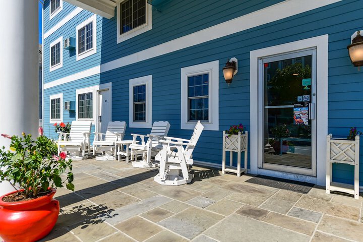 Commander Beach House Hotel Ocean City | Bookonline.com