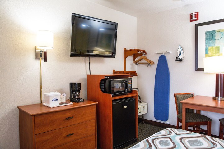 Days Inn by Wyndham Encinitas Moonlight Beach Encinitas | Bookonline.com
