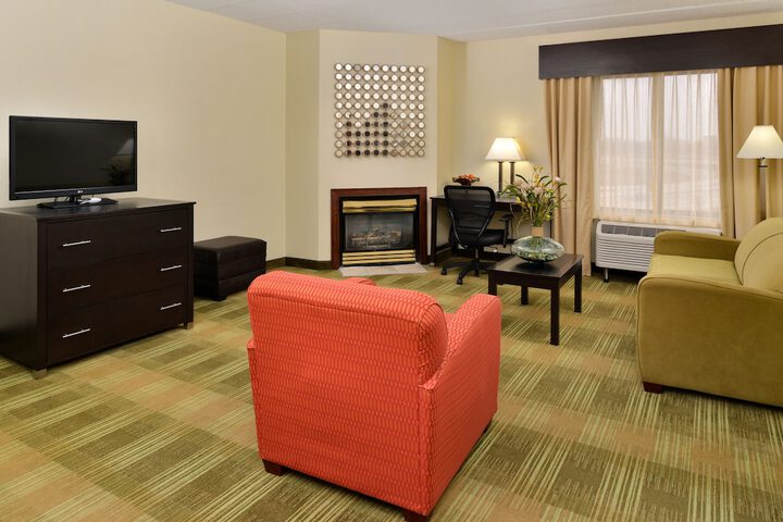 Holiday Inn Express and Suites Indianapolis W- Airport Area, an IHG ...