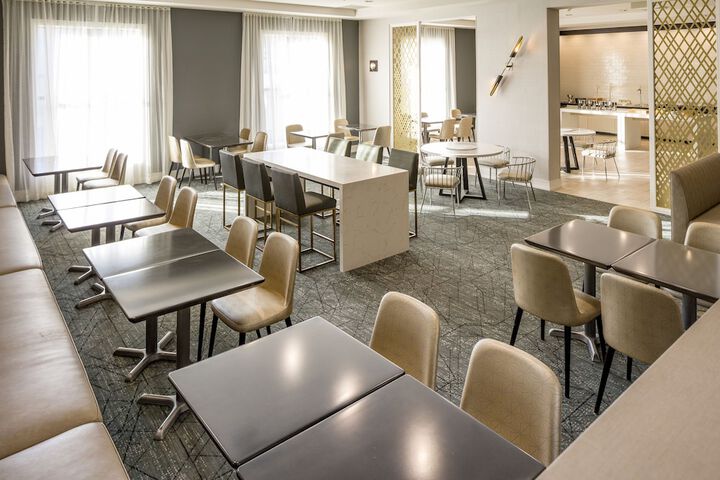 Doubletree by Hilton Boston Logan Airport Chelsea Chelsea | Bookonline.com