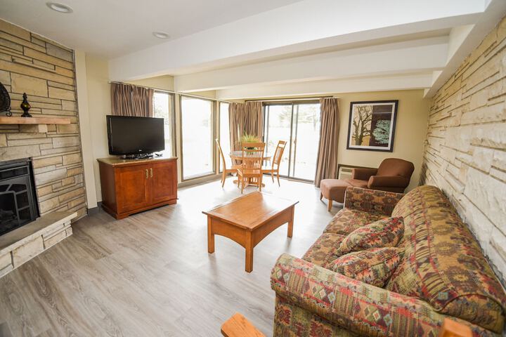 Par 5 Resort Mishicot | Bookonline.com