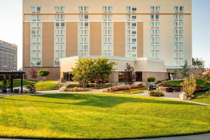 Holiday Inn Wichita East I 35 an IHG Hotel Wichita | Bookonline.com