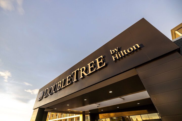 DoubleTree by Hilton Calgary North Calgary | Bookonline.com