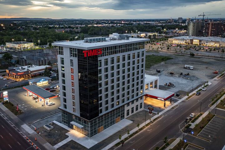 Grand Times Hotel Laval Centropolis Laval | Bookonline.com