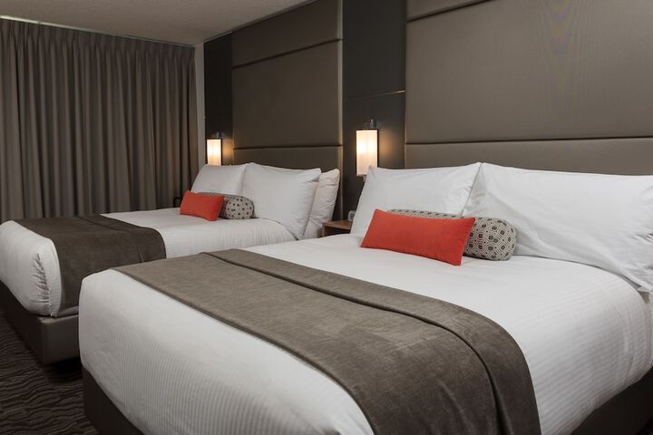 Carriage House Hotel & Conference Centre Calgary | Bookonline.com