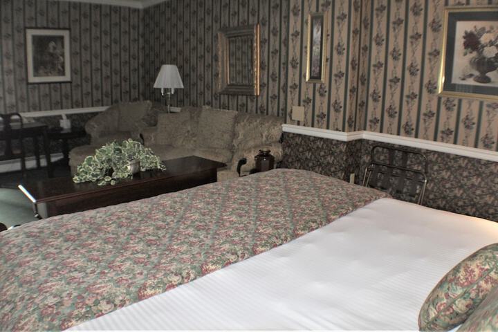 Waynebrook Inn Est 1865 Honey Brook | Bookonline.com
