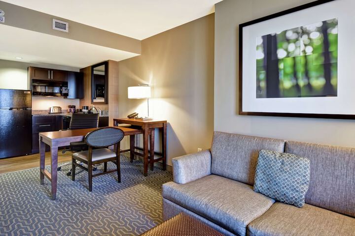 Embassy Suites Springfield Lorton | Bookonline.com