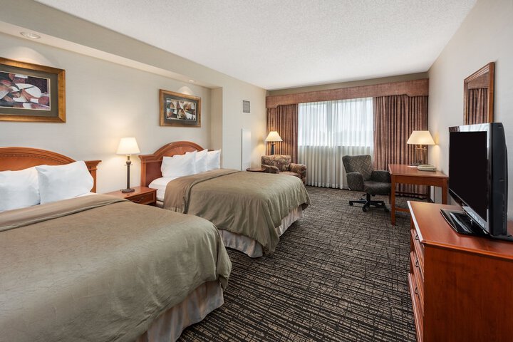 Hotel Topeka at City Center Topeka | Bookonline.com