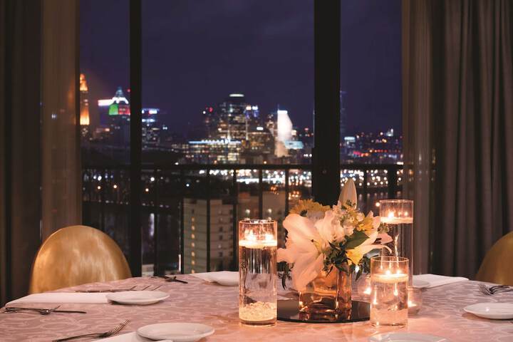 Radisson Hotel Cincinnati Riverfront Covington | Bookonline.com