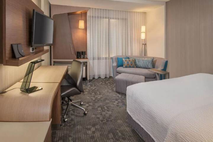 Courtyard by Marriott Wayne Fairfield Wayne | Bookonline.com