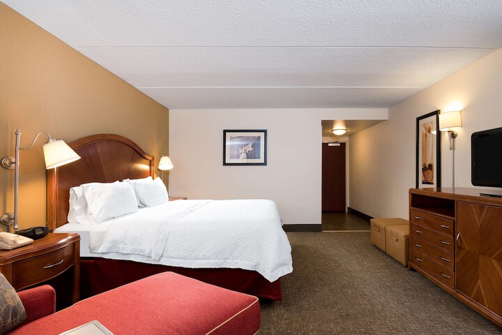 Hampton Inn Roanoke / Hollins I-81 Roanoke | Bookonline.com