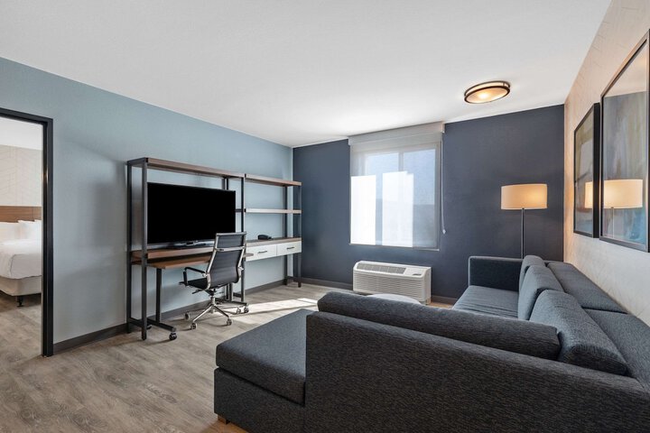 Everhome Suites Corona Corona | Bookonline.com