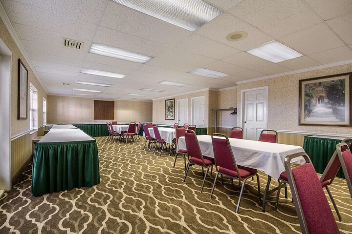 Comfort Suites Appleton Airport Appleton | Bookonline.com