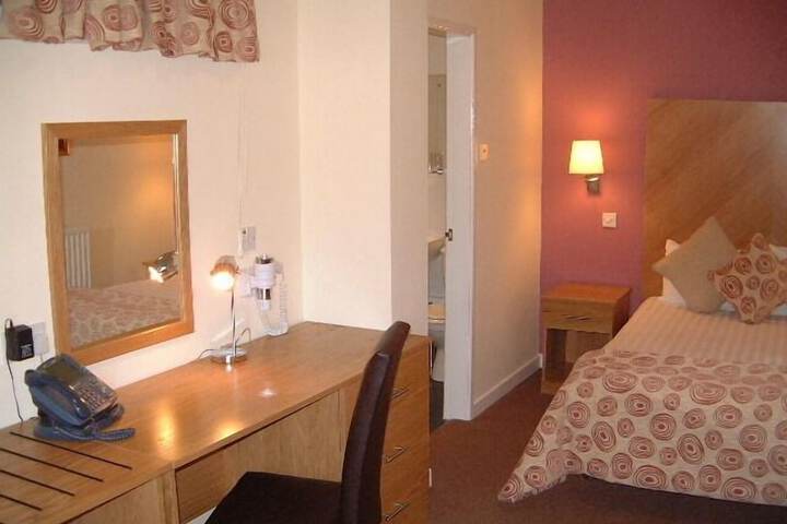 Ely House Hotel Wolverhampton | Bookonline.com