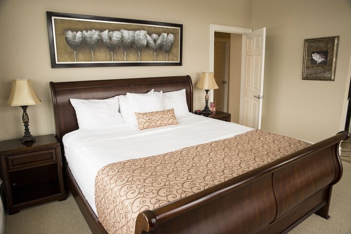 Riverwalk Place Resort & Spa Gladwin | Bookonline.com