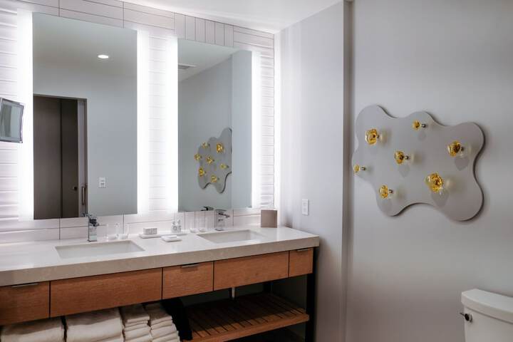 The Viv Hotel, Anaheim, a Tribute Portfolio Hotel Anaheim | Bookonline.com