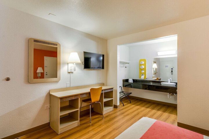 Motel 6 Schiller Park IL Chicago OHare Schiller Park | Bookonline.com Motel 6 Schiller Park IL Chicago OHare Schiller Park | Bookonline.com