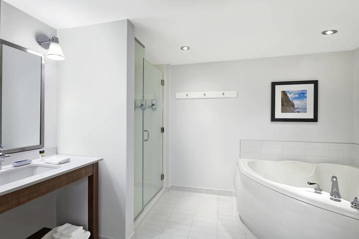 Four Points by Sheraton Moncton Moncton | Bookonline.com
