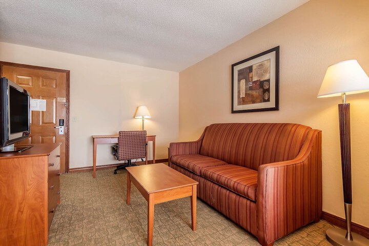 Quality Inn & Suites Owasso US-169 Owasso | Bookonline.com