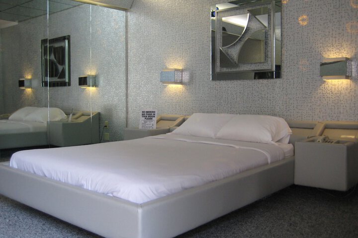 Commack Motor Inn Commack | Bookonline.com