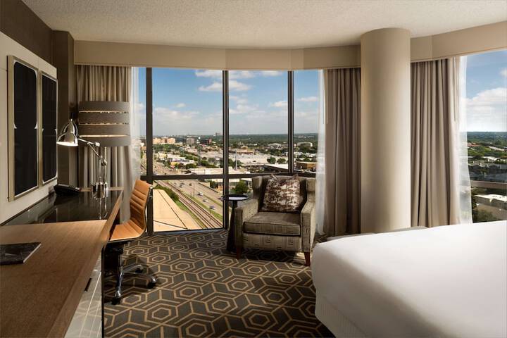 DoubleTree by Hilton Dallas Campbell Centre Dallas | Bookonline.com