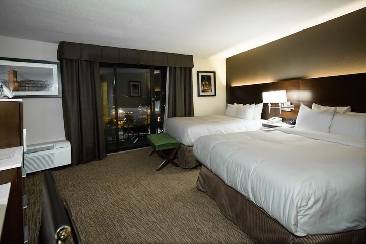 Radisson Hotel Cincinnati Riverfront Covington | Bookonline.com