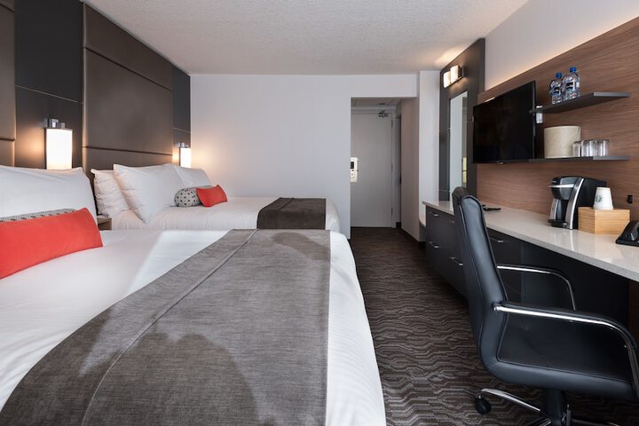 Carriage House Hotel & Conference Centre Calgary | Bookonline.com