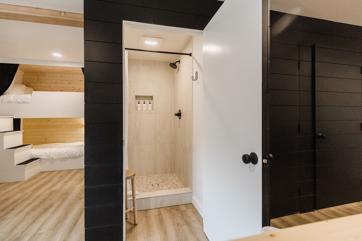 Wonderstone at Glacier Columbia Falls | Bookonline.com