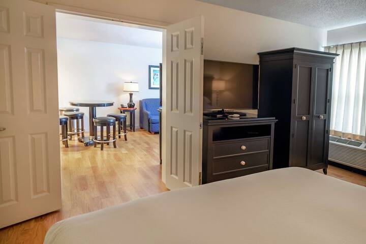 DoubleTree by Hilton Hotel Buffalo Amherst Amherst | Bookonline.com