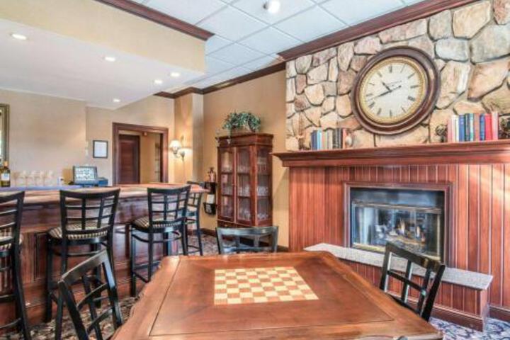 The Marx Hotel Downtown - University Area Oneonta | Bookonline.com