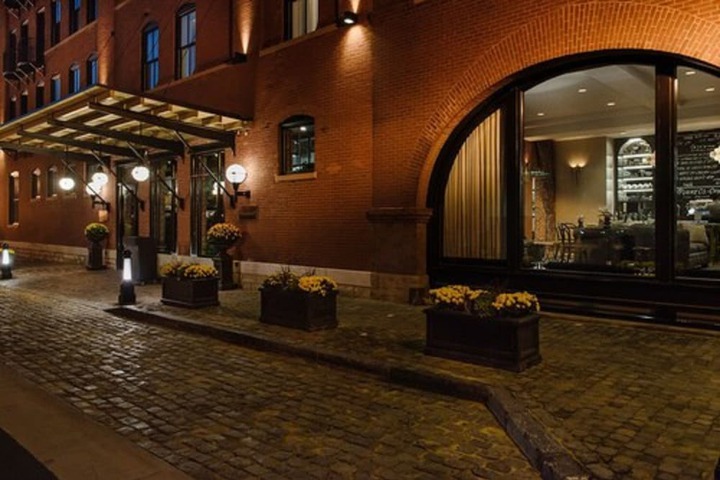 The Charmant Hotel La Crosse | Bookonline.com