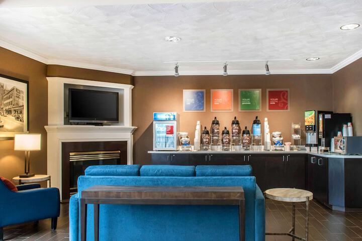 Comfort Suites Scranton near Montage Mountain Moosic | Bookonline.com